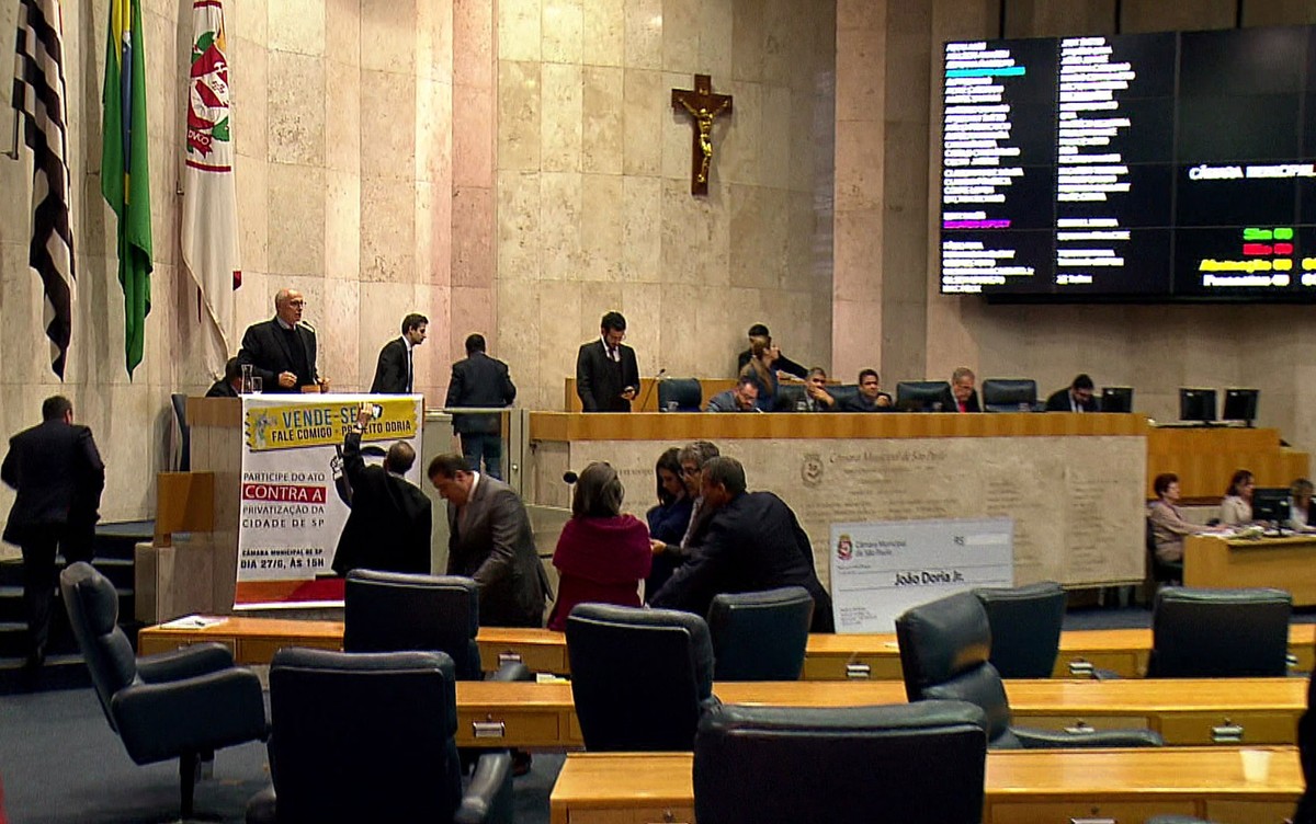 Câmara de SP adia votação de projeto que dá prazo de anos para fim de emissão de poluente por
