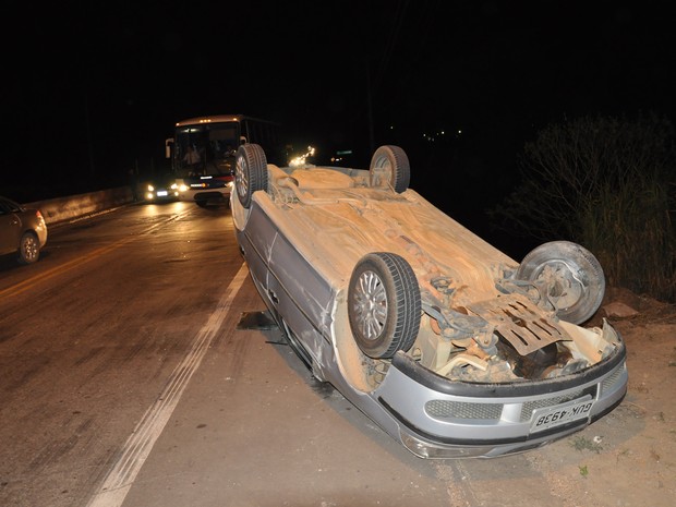 G1 - Motorista embriagado dorme ao volante e capota veículo - notícias ... G1 - Motorista embriagado dorme ao volante e capota veículo - notícias ...