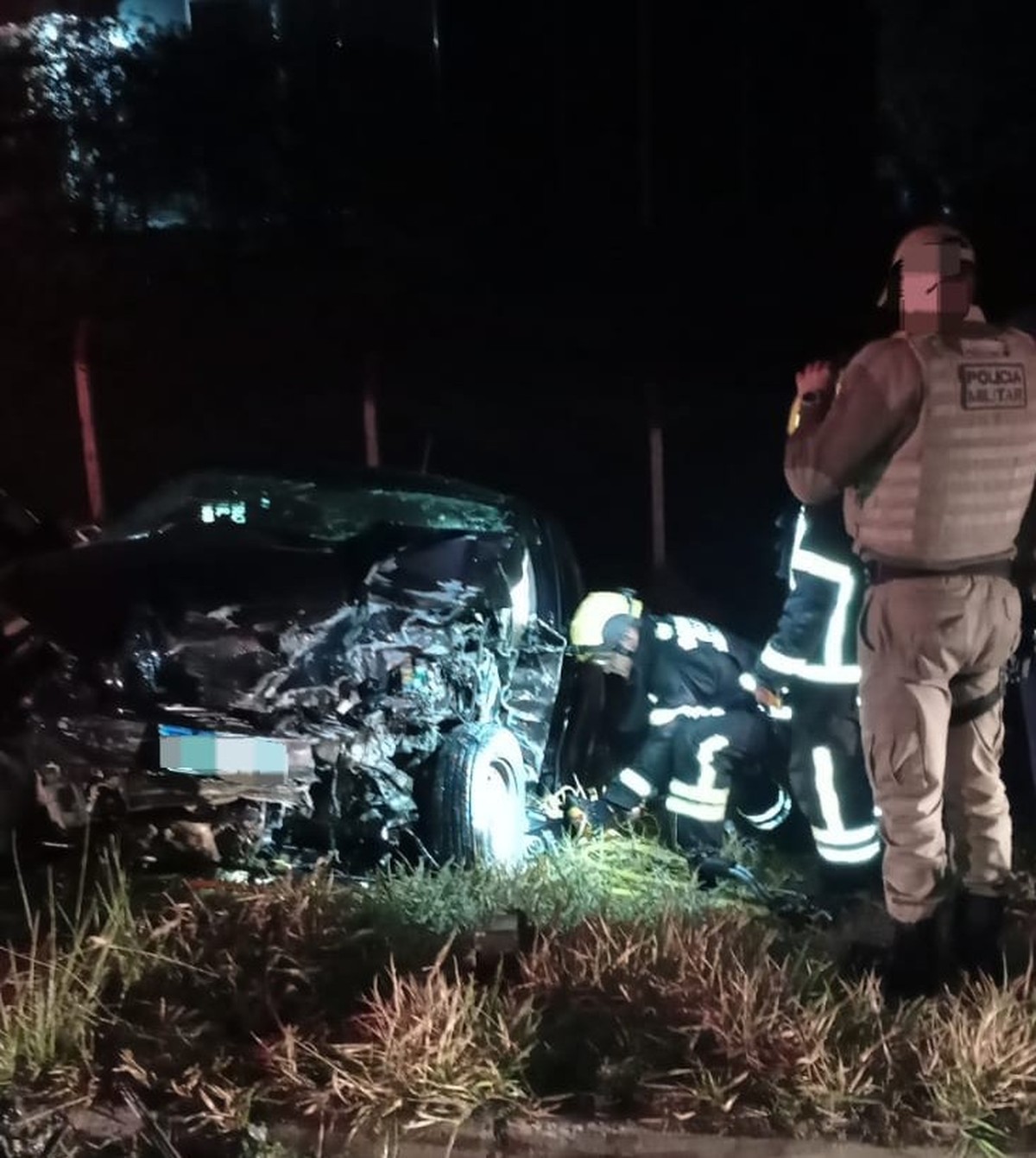 Acidente entre carros e caminhão deixa duas pessoas mortas em SC