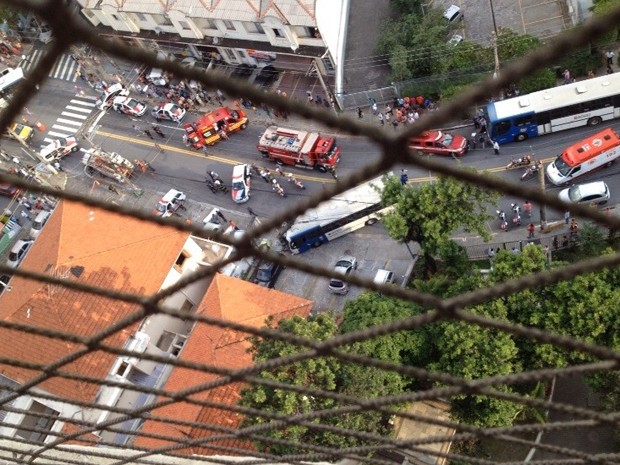 G1 - Motorista que bateu ônibus e deixou 19 feridos é preso por embriaguez - notícias em São Paulo