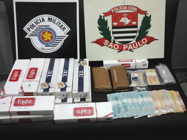G1 Operação Apreende R 12 Mil Drogas E Prende Duas Pessoas Em
