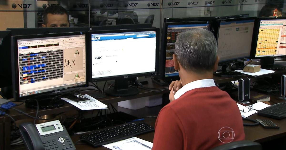 Jornal Da Globo Dólar Fecha A R 4 14 Na Quarta 23 E Bate Novo