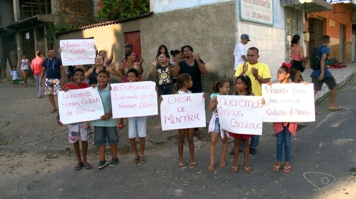 Moradores fecham trecho da rodovia José Sette em Cariacica em protesto Espírito Santo G