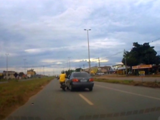 G1 Vídeo Flagra Briga De Trânsito Entre Motoristas Que Seguiam Na Go