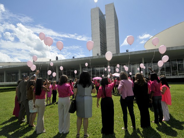 G1 Grupo Solta Balões Em Brasília Para Marcar Dia Contra O Câncer De