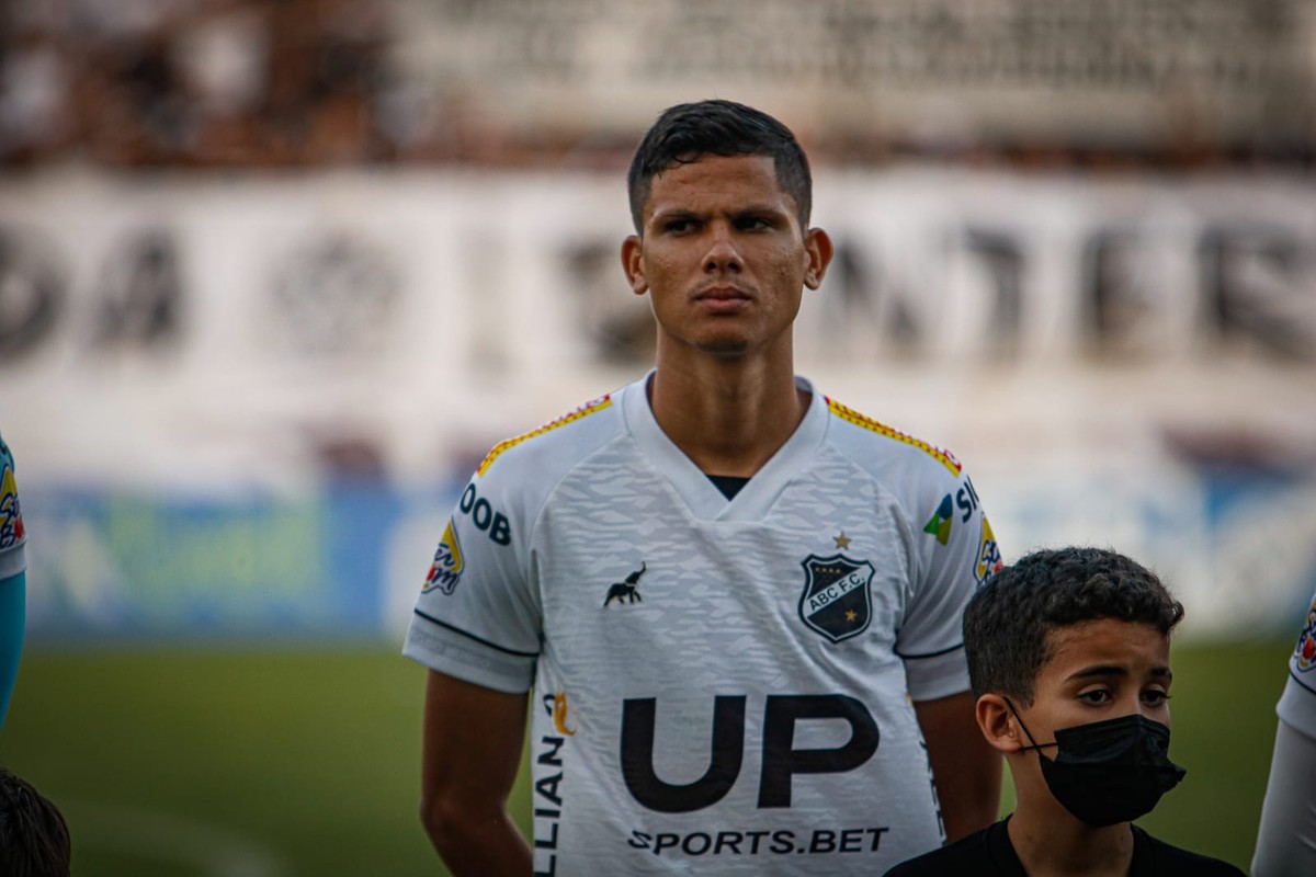 ABC anuncia saída do volante Erick Varão abc ge