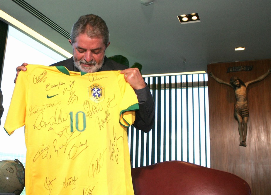 Lula promete usar camisa da seleção na Copa a gente não tem que ter