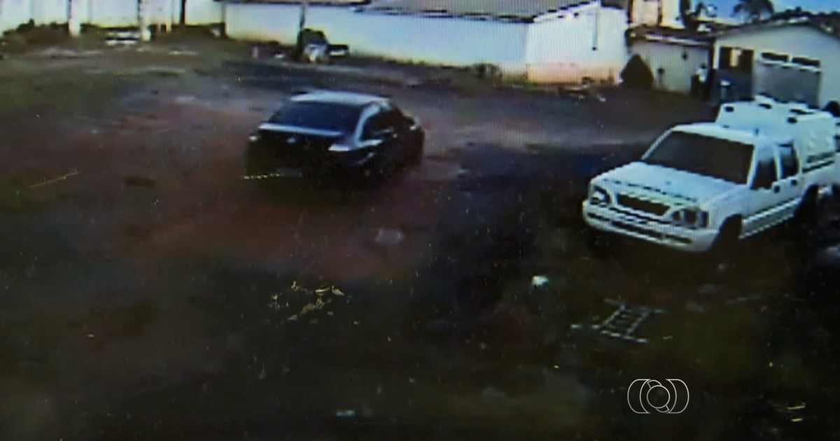 G1 Vídeo Flagra Agente Prisional Ajudando Preso A Fugir De Cadeia