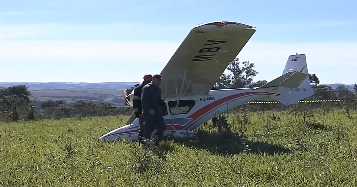 G1 Avião experimental faz pouso forçado às margens de rodovia em