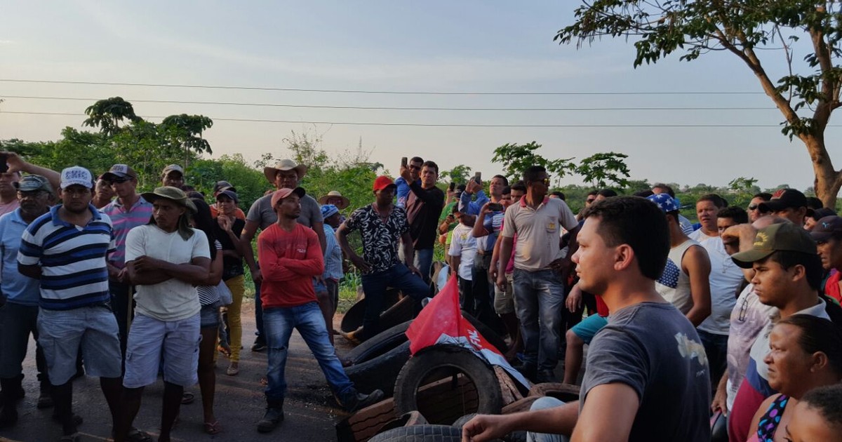 G1 - Integrantes do MST interditam trecho da rodovia BR-155 no Pará ... G1 - Integrantes do MST interditam trecho da rodovia BR-155 no Pará ...