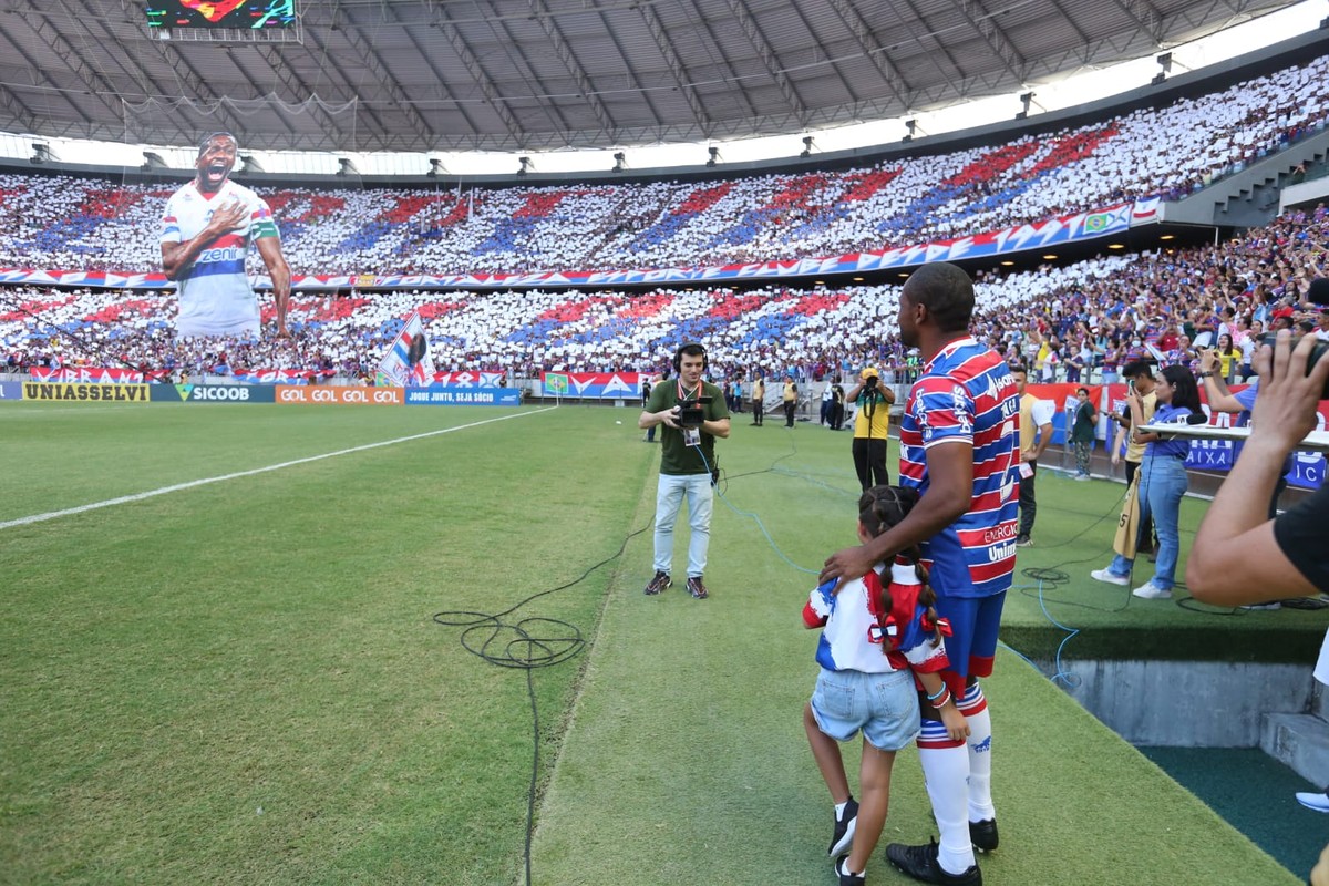 Torcida Do Fortaleza Faz Mosaico Para Homenagear Tinga Veja Fotos