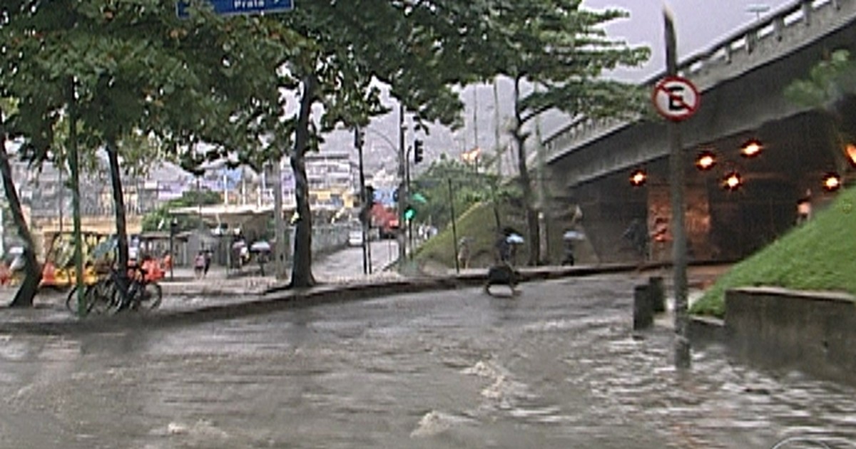 G Chuva deixa pontos de alagamento em bairros do Rio notícias em Rio de Janeiro