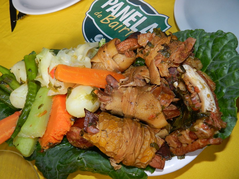 Panela de Bairro ensina a fazer mininico de carneiro Culinária G1