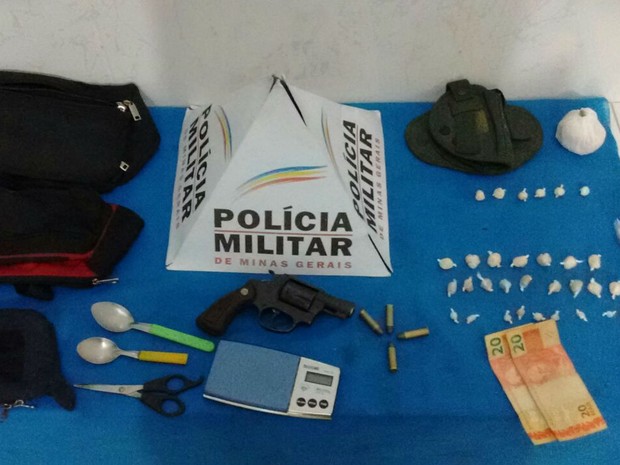 G1 Trio é Detido Com Arma E Drogas Após Denúncia Anônima Em Juiz De