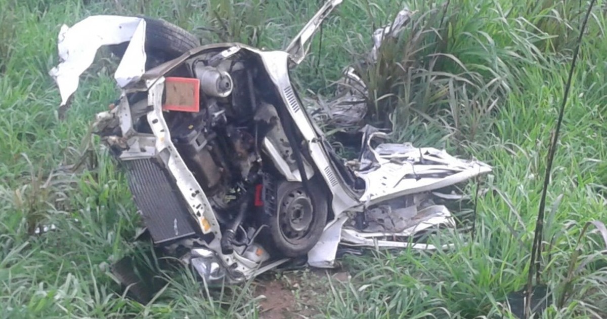 G1 - Jovem morre em acidente entre carro e caminhão em Baixo Guandu, ES - notícias em Espírito Santo