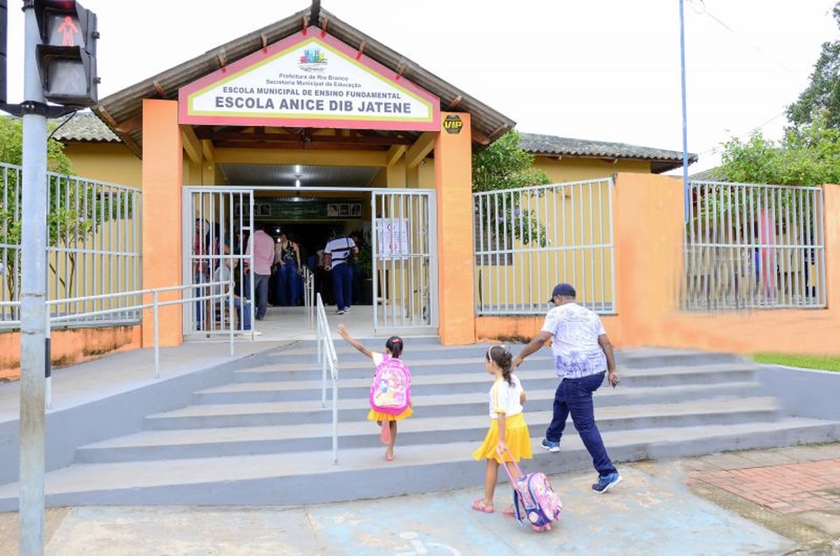 trabalhadores em greve rede pública de Rio Branco adia mais uma vez início das aulas Acre