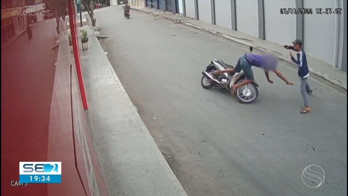 Homem reage a assalto é baleado na testa e tem moto roubada em Simão