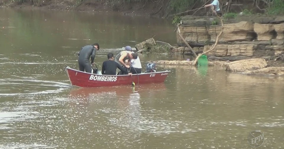 G1 - Corpo de menino que caiu no Rio Piracicaba é achado preso em ...