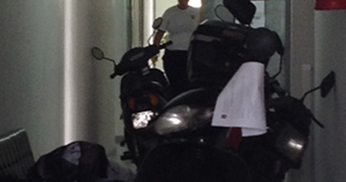 G1 Preso Algemado Em Moto Consegue Se Soltar E Foge De Delegacia Em