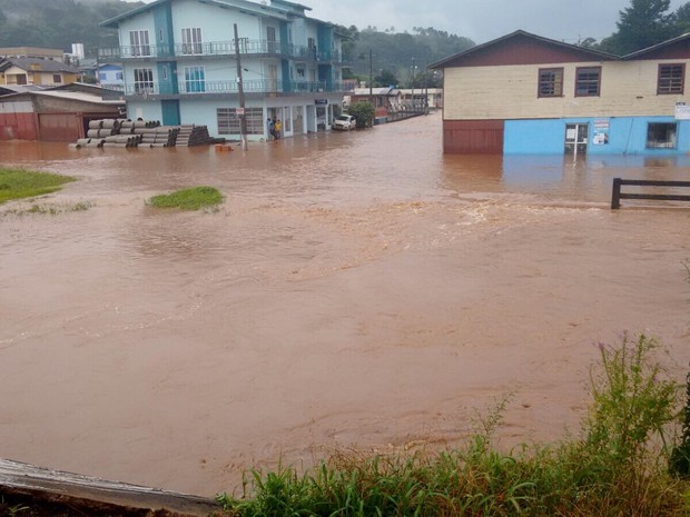 G1 Chuva Forte Causa Alagamentos E Deixa Desalojados No Oeste De Sc