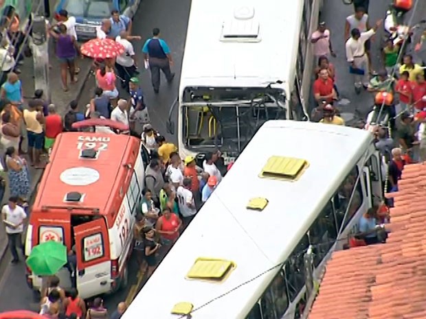 G1 Dois ônibus Batem De Frente E Deixam Feridos No Bairro De São