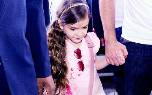 Mel Maia é sensação em desfile infantil Quem QUEM News