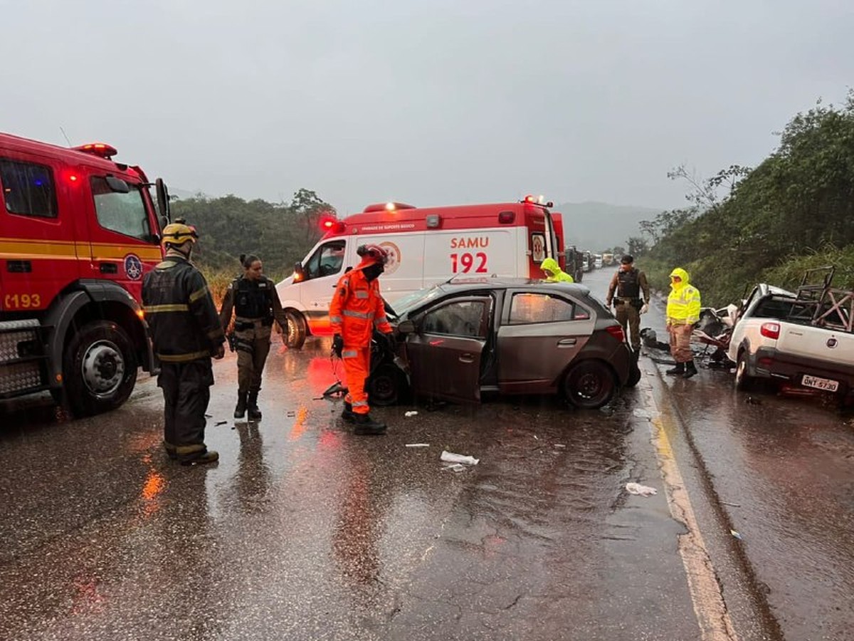 Colisão entre carros deixa um morto e três feridos em Congonhas Região