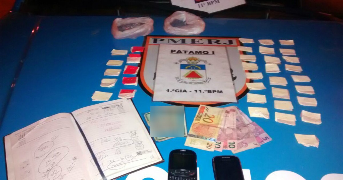 G1 - PM flagra mulher e adolescente vendendo drogas em Friburgo, no RJ ... G1 - PM flagra mulher e adolescente vendendo drogas em Friburgo, no RJ ...