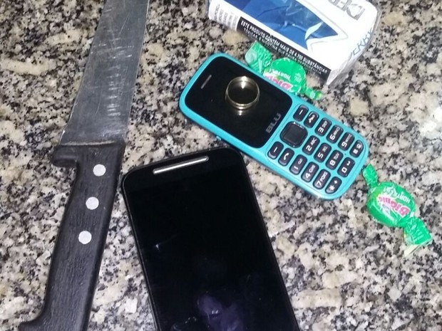G1 - Suspeito de estupro é agredido por multidão e preso com faca em ... G1 - Suspeito de estupro é agredido por multidão e preso com faca em ...
