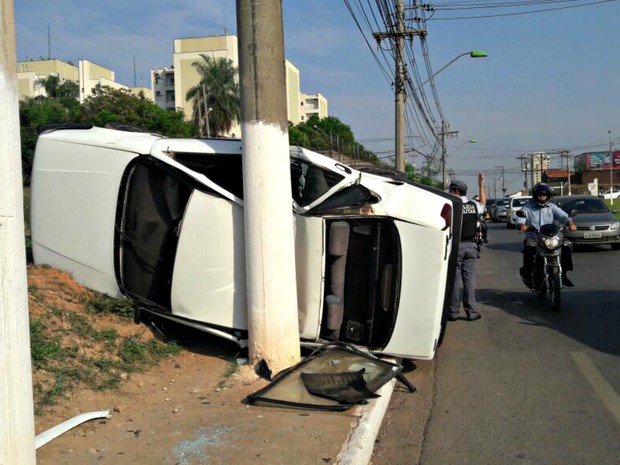G1 - Motorista atropela pedestre e bate carro em poste em avenida de Cuiabá - notícias em Mato ...