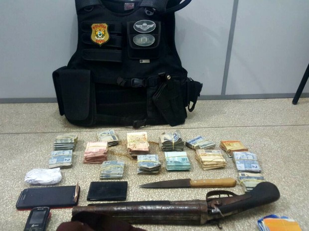 G1 Dupla é Presa Após Assaltar E Levar R 13 Mil De Comércio No