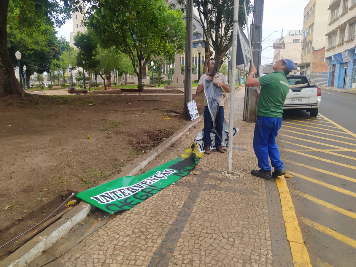 Bolsonaristas deixam acampamento golpista em praça de Ponta Grossa e