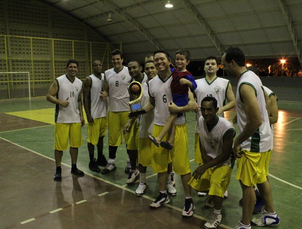 Cajuína não entra em quadra e Oeiras é campeão piauiense de Basquete ... Cajuína não entra em quadra e Oeiras é campeão piauiense de Basquete ...