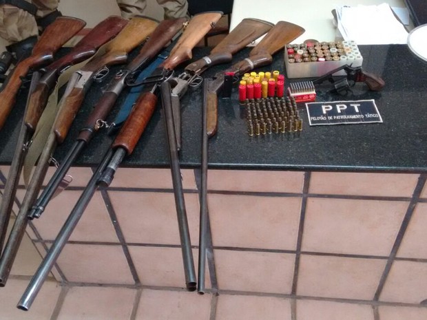 G1 Homem é Preso Por Porte Ilegal Com Oito Armas Em Sítio Na Serra De