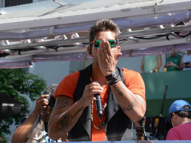 G1 - Armandinho relembra sucessos do carnaval em show com banda Eva - notícias em Carnaval 2015 ...