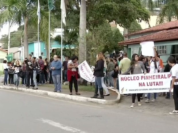 G1 Professores Da Rede Municipal Paralisam Atividades Em Pinheiral