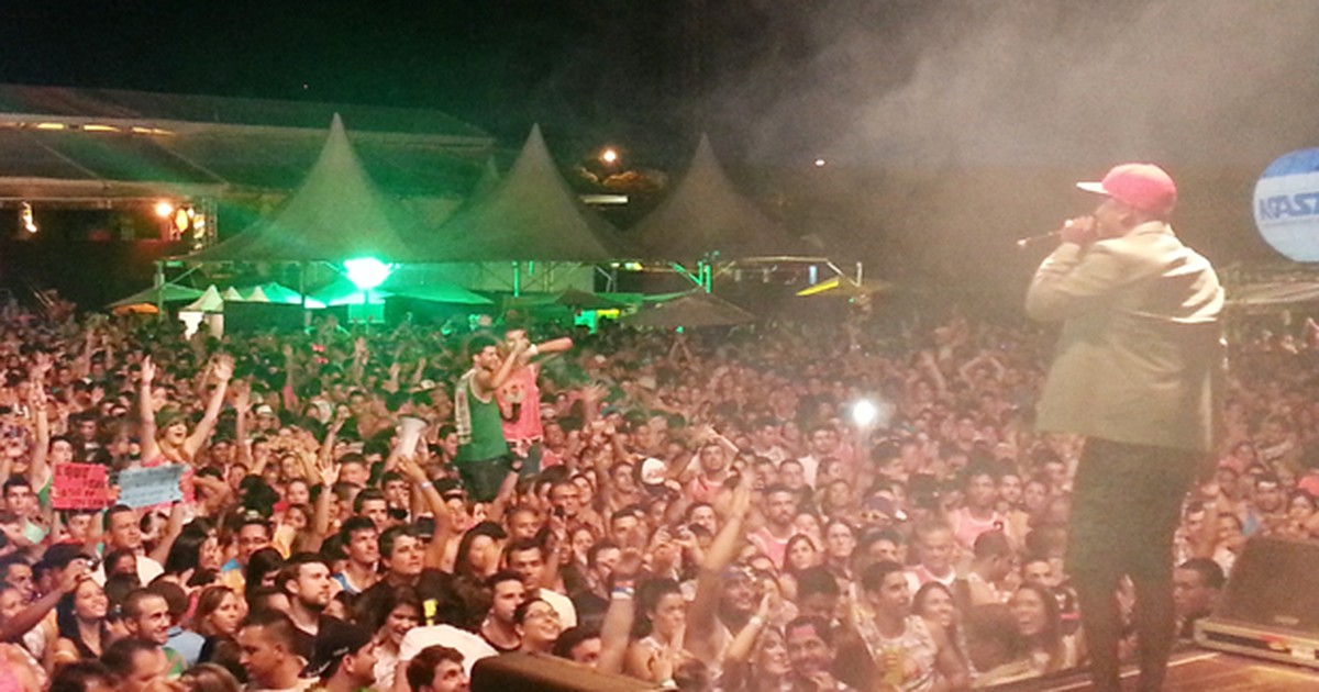 G1 - Psirico encerra carnaval de Abaeté com Lepo Lepo e emociona público - notícias em Centro-Oeste