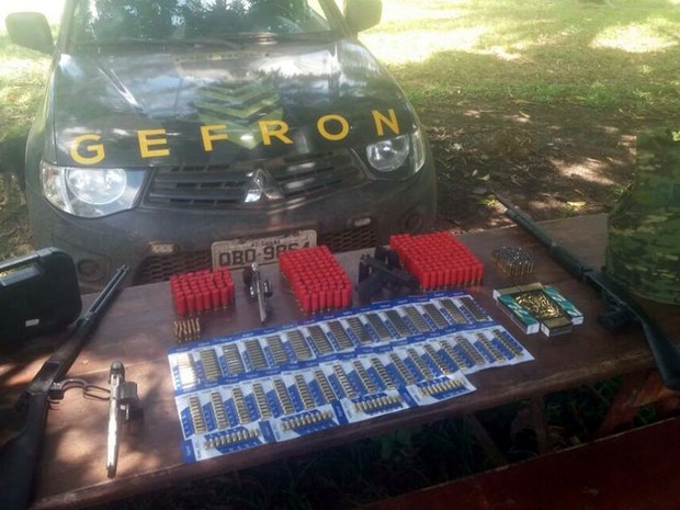 G1 Homem é Preso Com 4 Armas E 1 2 Mil Munições Após Atirar Em