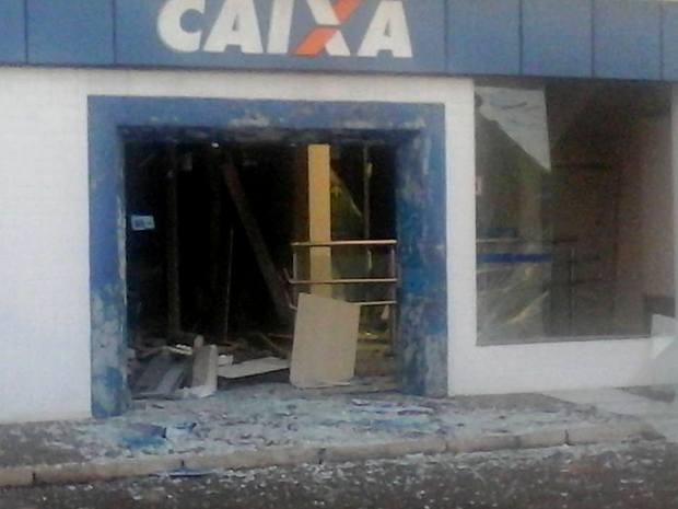 G1 Grupo Explode Caixas Eletrônicos De Agência Bancária Em