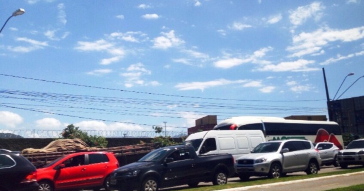 G1 - Acidente entre três carros na Anchieta causa lentidão na saída de ... G1 - Acidente entre três carros na Anchieta causa lentidão na saída de ...