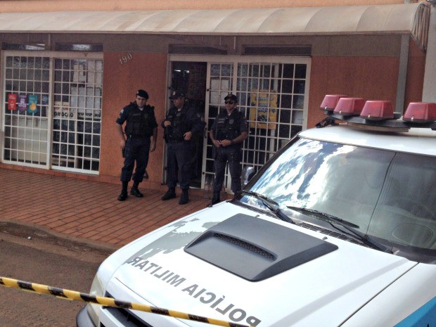 G1 - Homem morre após ser baleado por policial em tentativa de assalto ... G1 - Homem morre após ser baleado por policial em tentativa de assalto ...