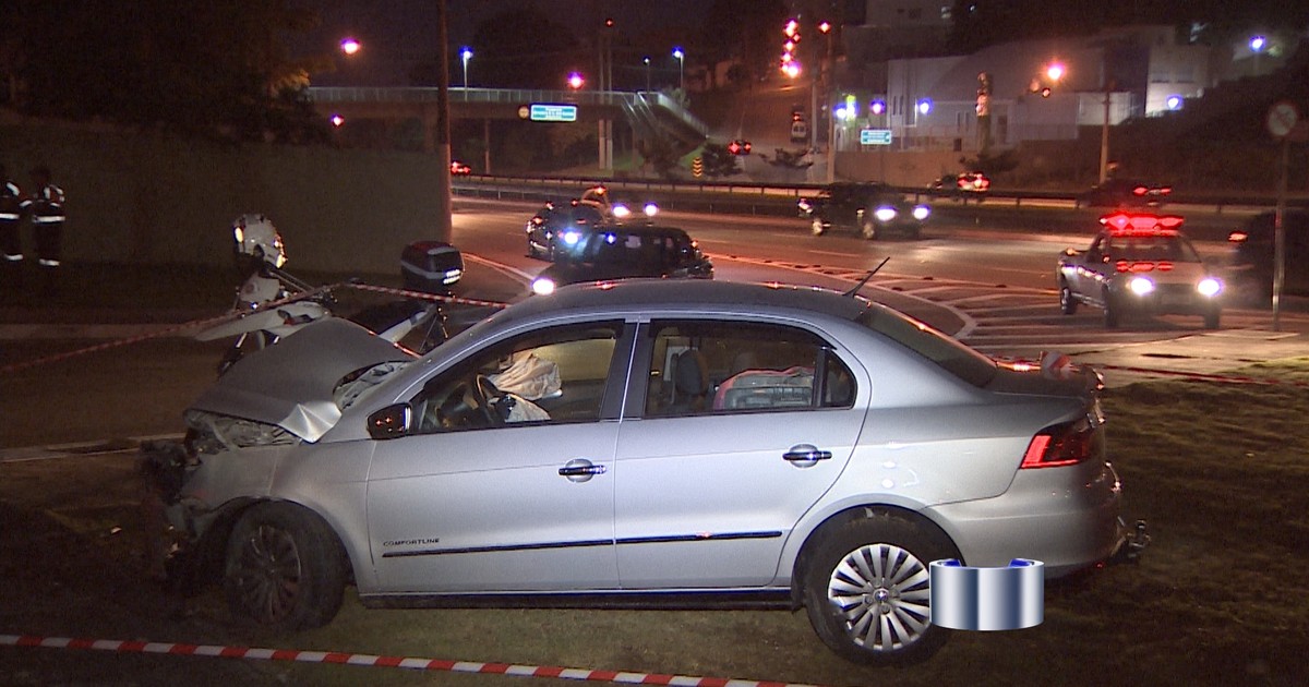 G1 Dois São Presos Após Capotarem Carro Roubado Em São José