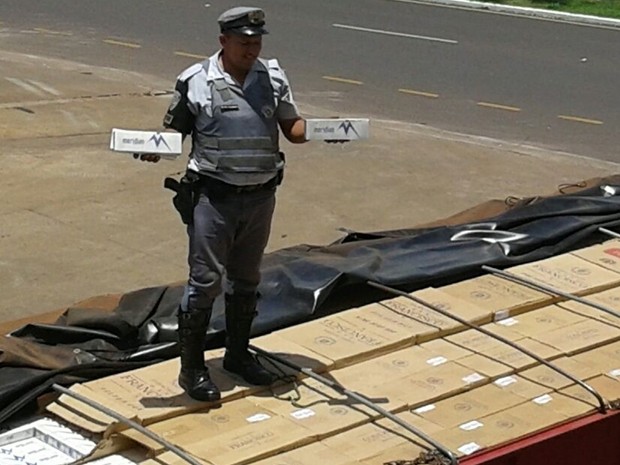 G1 Polícia Apreende 400 Mil Maços De Cigarros Contrabandeados Na