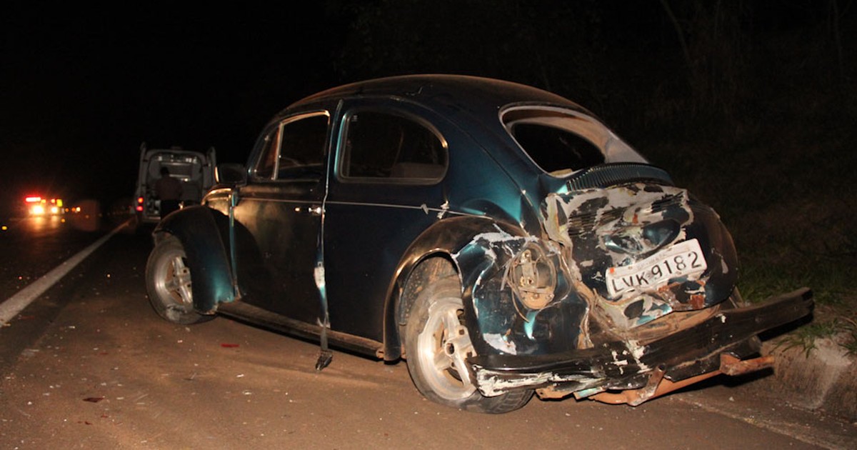 G1 - Engavetamento entre carros deixa 4 pessoas feridas em Ribeirão Bonito - notícias em São ...