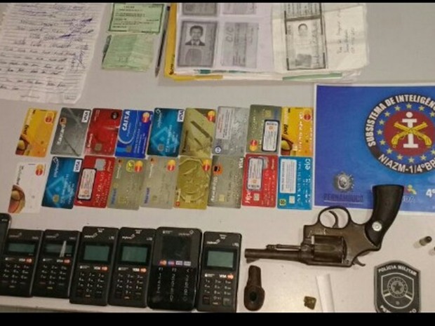 G1 Suspeito De Estelionato é Preso Com 12 Cartões De Crédito Em