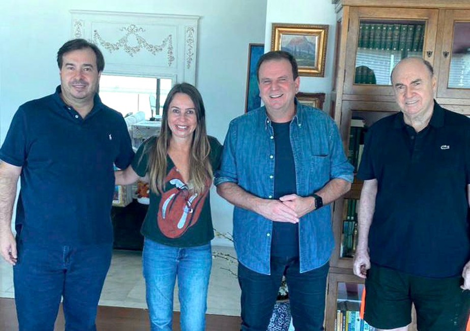 Eduardo Paes encontra César Maia e família no apartamento do ex