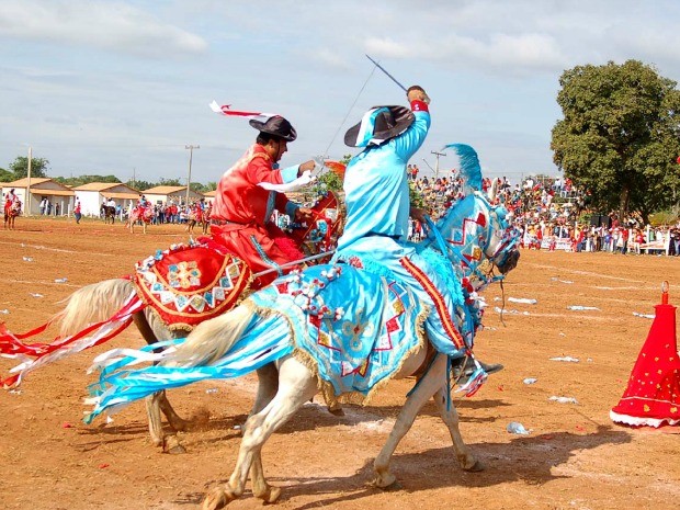 G1 - Tradicional Cavalhada reúne milhares de pessoas em Poconé (MT ... G1 - Tradicional Cavalhada reúne milhares de pessoas em Poconé (MT ...
