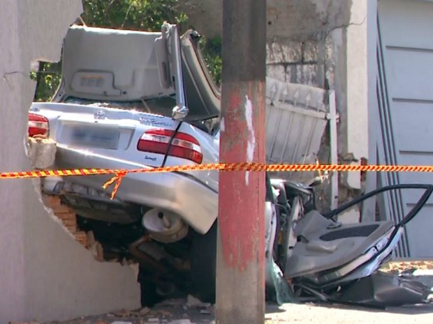 G1 Idoso De 86 Anos Morre Ao Bater Carro No Muro De Casa Em Franca