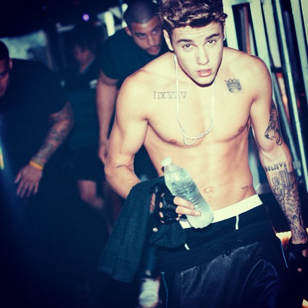 EGO - Justin Bieber posta foto sem camisa para fãs em rede social ... EGO - Justin Bieber posta foto sem camisa para fãs em rede social ...