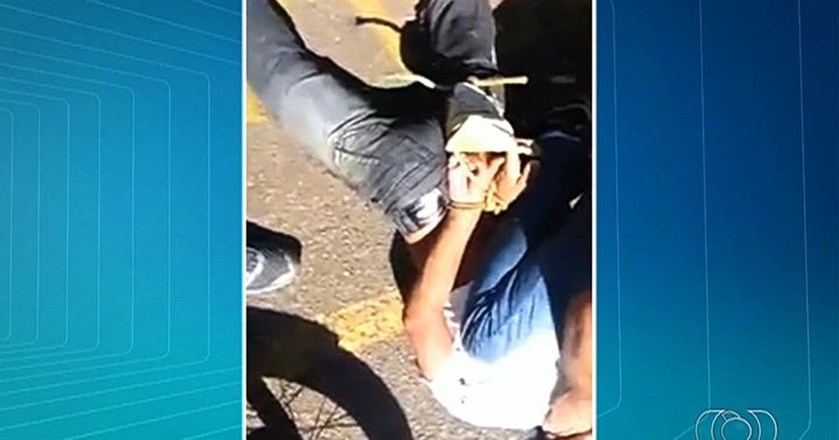 G1 Jovem é Amarrado Pela População Após Tentar Roubar Carro Diz Pm